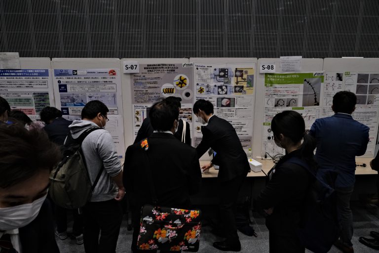 Robomech2022にて啓輔さんと吉川大喜さんが発表しました - Umedachi Lab