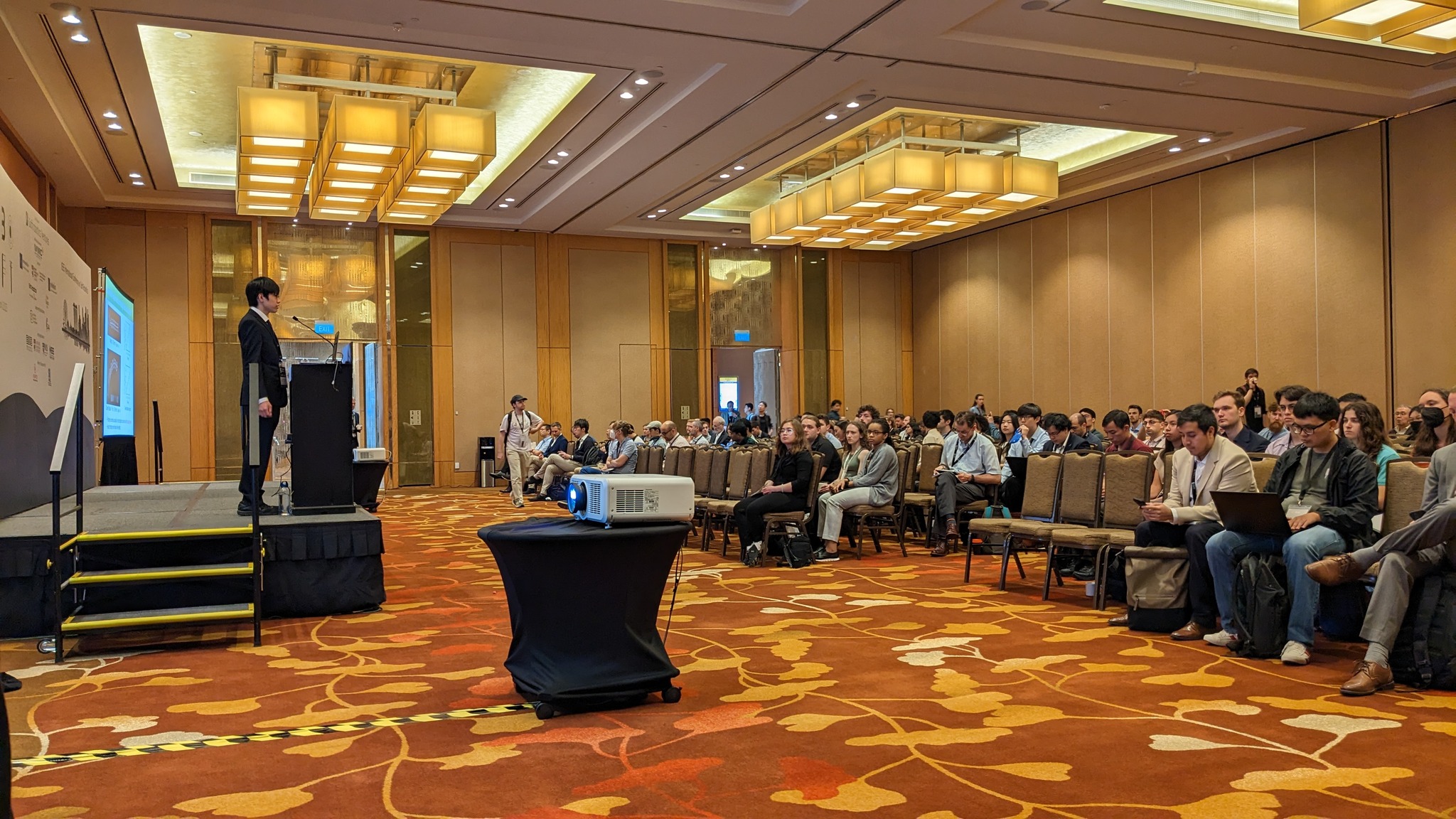 RoboSoft2023：堀岡 悠人さんが単一モータで駆動する双安定格子の変形波伝搬を利用したイモムシロボットを発表 - Umedachi Lab